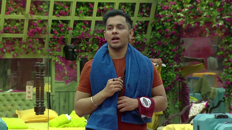 Bigg Boss Marathi - VOOT EXTRA मसाला : अक्षय केळकर आणि ती - Maharashtra ...