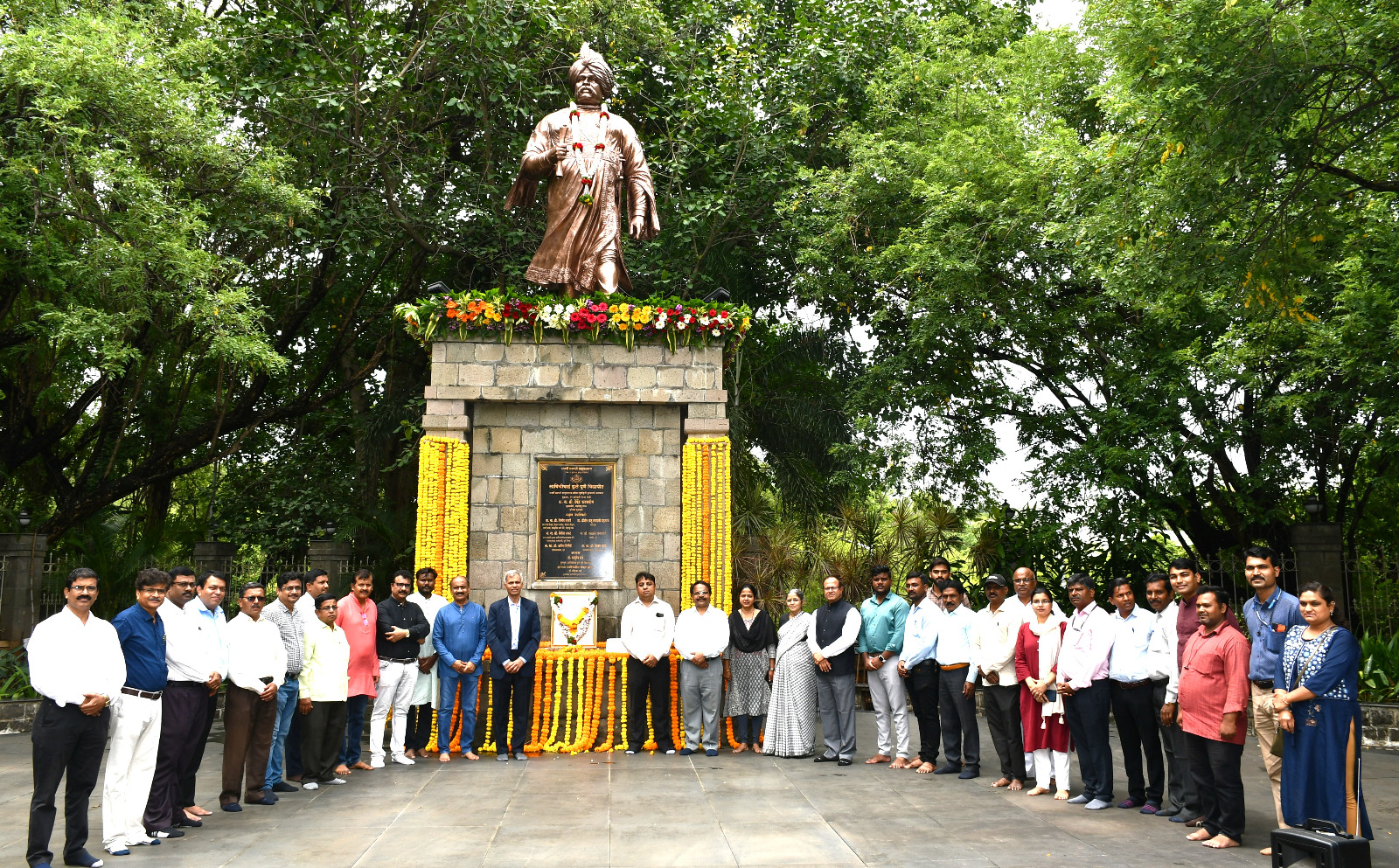 सावित्रीबाई फुले पुणे विद्यापीठात राजर्षी छत्रपती शाहू महाराज यांची ...