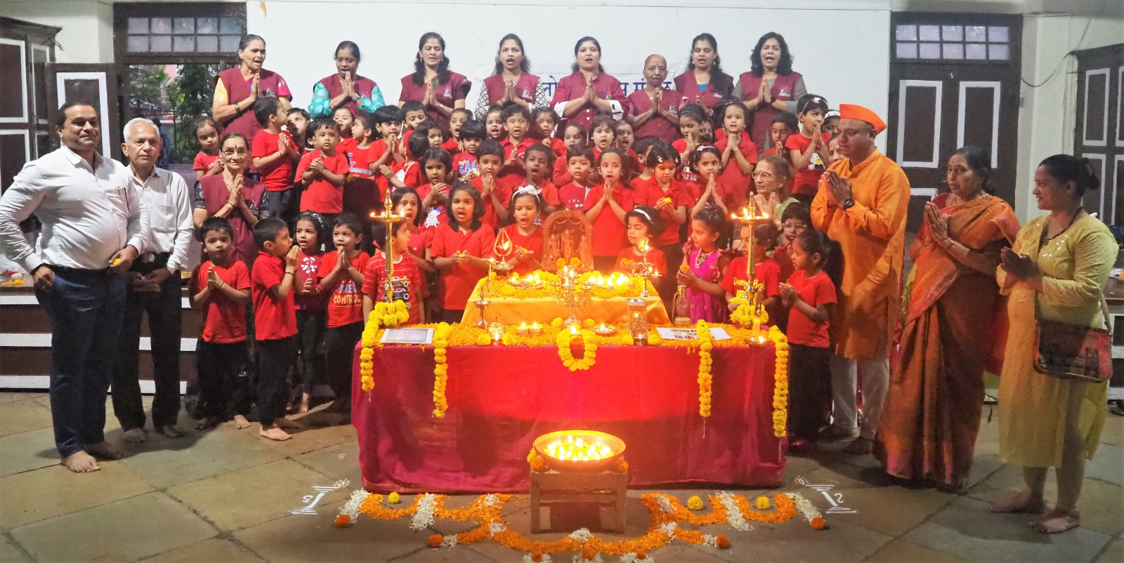 दिव्या दिव्या दीपत्कार .. दिव्याला पाहून नमस्कार - Maharashtra Lokmanch