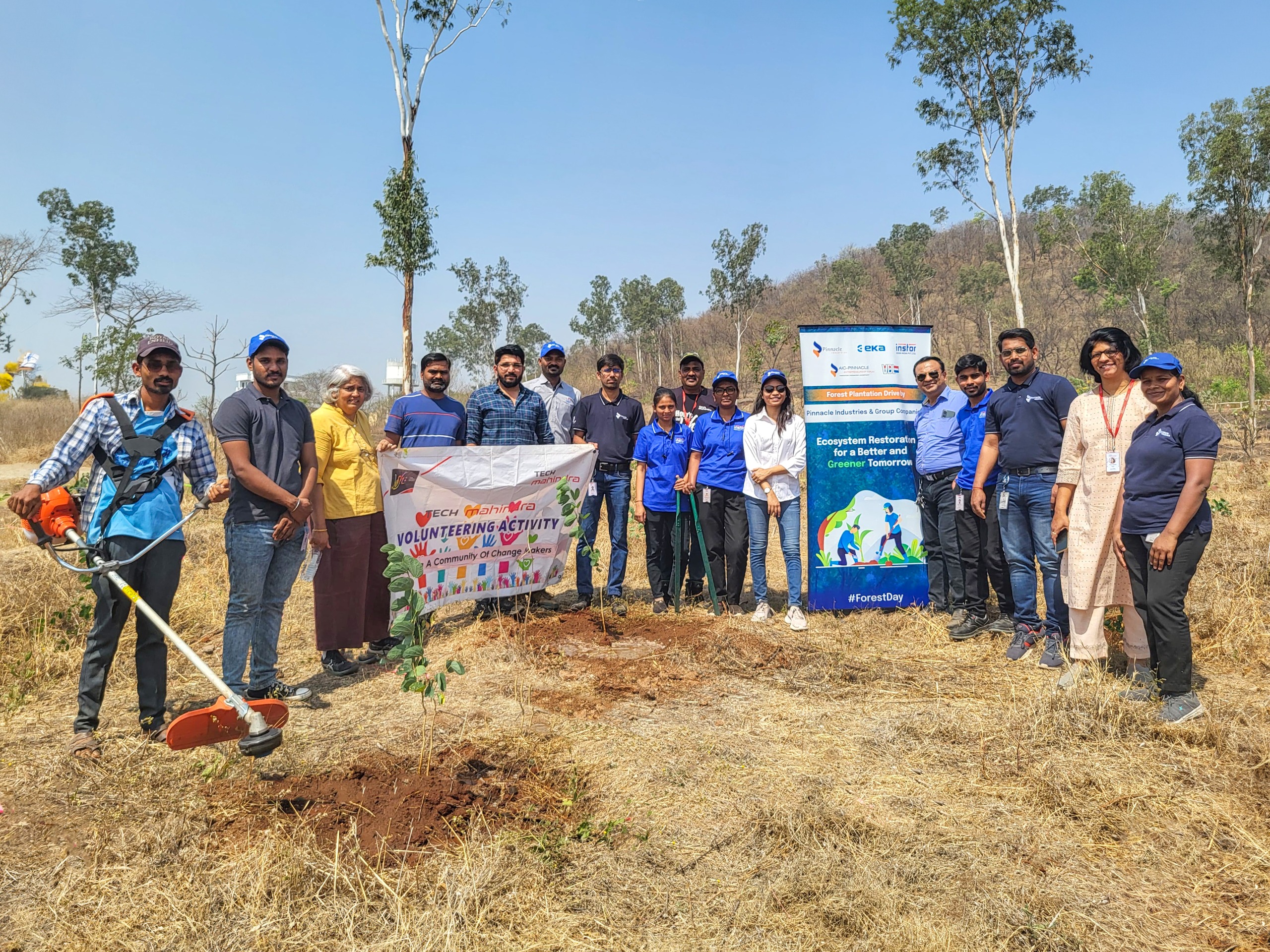 पिनाकल इंडस्‍ट्रीज आणि ग्रुप कंपन्‍यांकडून पुण्‍यामध्‍ये वृक्षारोपण ...