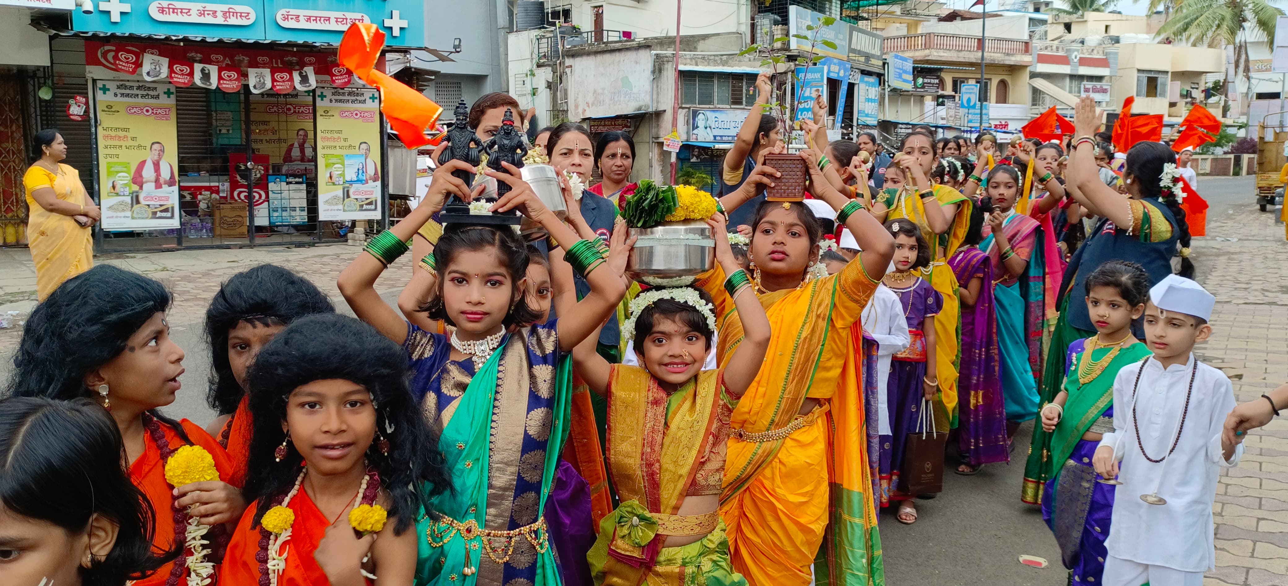 आषाढीनिमित्त अरविंद एज्युकेशन सोसायटीमध्ये बाल वारकऱ्यांनी अनुभवली ...