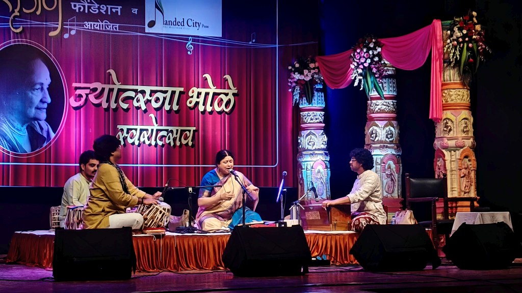 दिग्गजांच्या शास्त्रीय, नाट्य. भाव व भक्ती संगीताच्या सादरीकरणाने बहरला ...